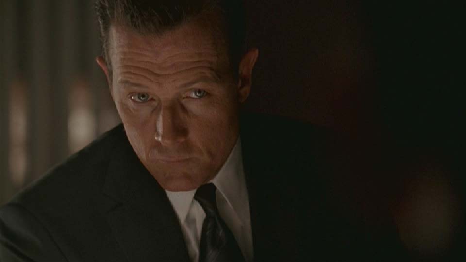 Essence 8x20 / The X-Files / Robert Patrick Shrine