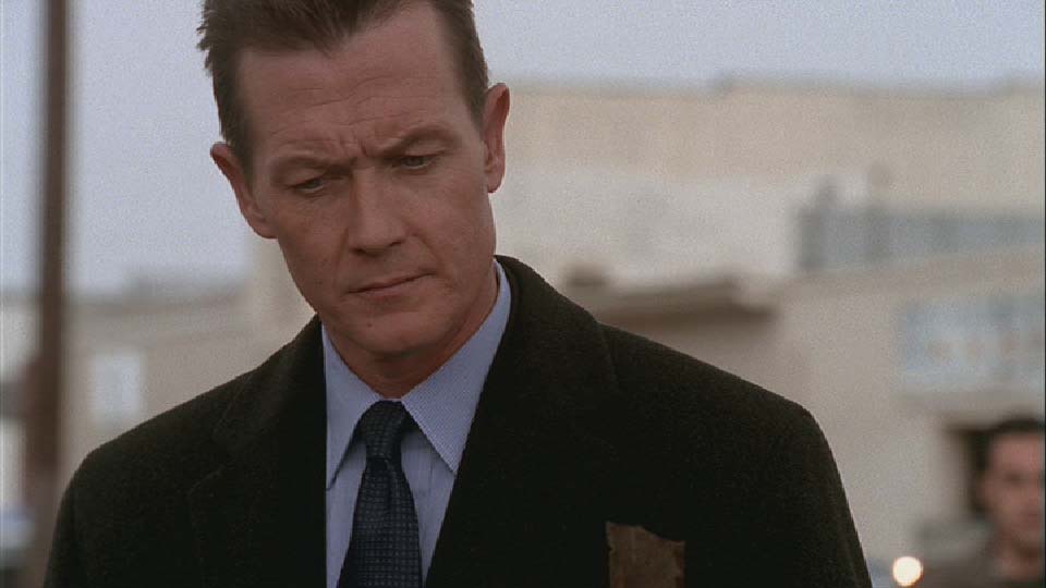 Salvage - X-Files - Robert Patrick Shrine, Agent John Doggett