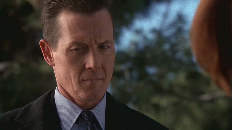 Salvage - X-Files - Robert Patrick Shrine, Agent John Doggett