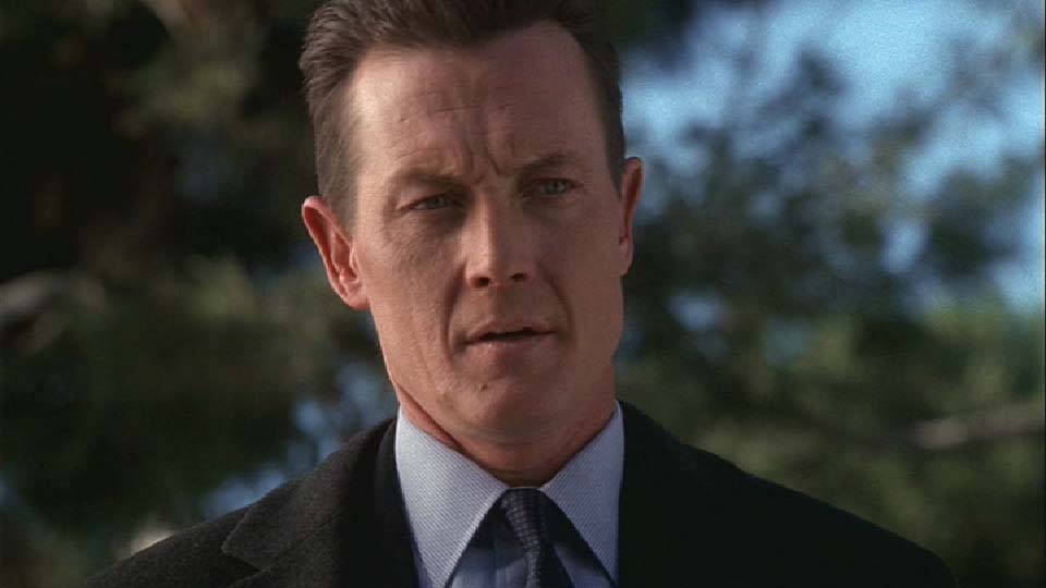 Salvage - X-Files - Robert Patrick Shrine, Agent John Doggett