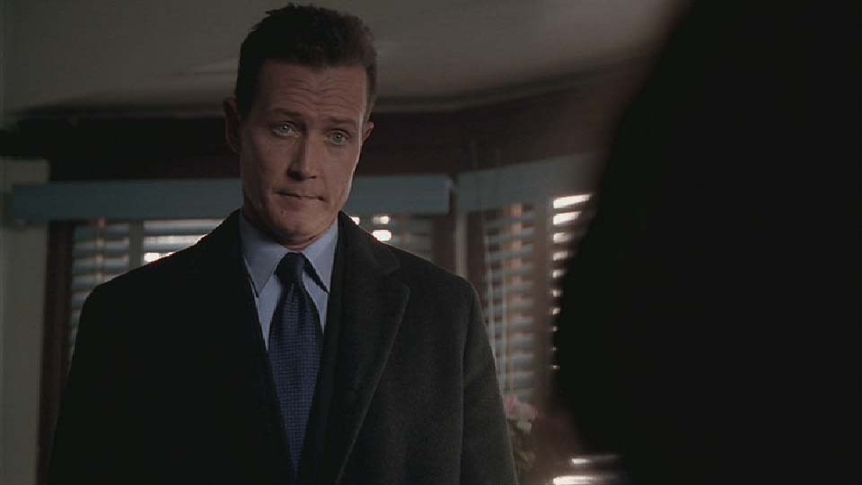 Salvage - X-Files - Robert Patrick Shrine, Agent John Doggett