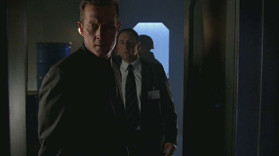 Salvage - X-Files - Robert Patrick Shrine, Agent John Doggett