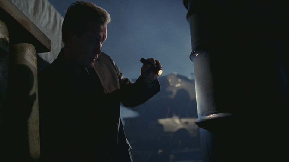 Salvage - X-Files - Robert Patrick Shrine, Agent John Doggett