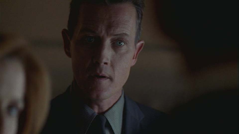 Salvage - X-Files - Robert Patrick Shrine, Agent John Doggett