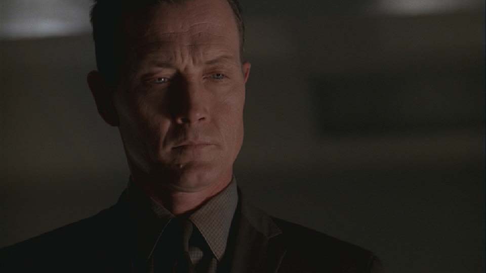 Salvage - X-Files - Robert Patrick Shrine, Agent John Doggett