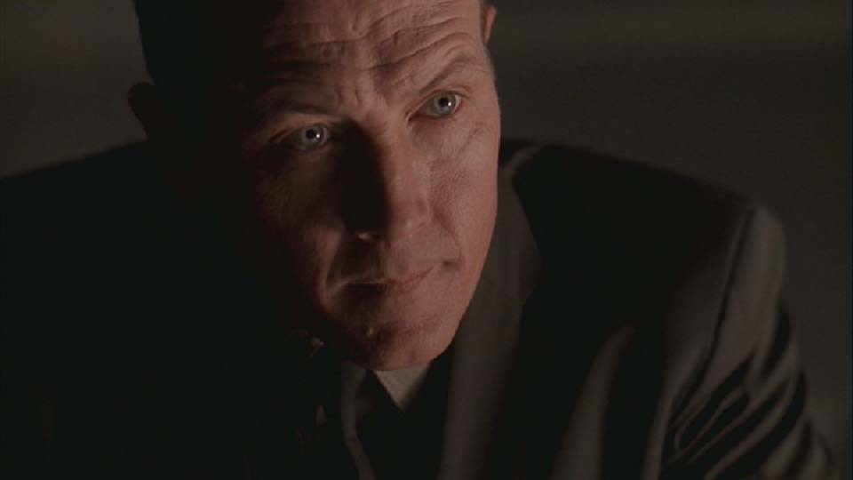 Salvage - X-Files - Robert Patrick Shrine, Agent John Doggett