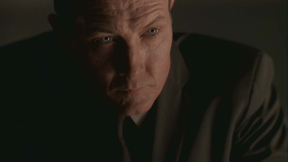 Salvage - X-Files - Robert Patrick Shrine, Agent John Doggett