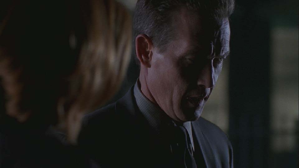 Salvage - X-Files - Robert Patrick Shrine, Agent John Doggett
